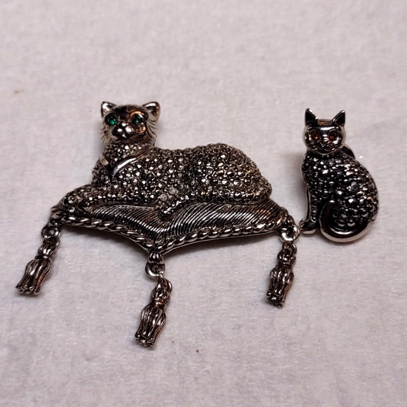Avon | Jewelry | Vintage Avon Cat And Kitten Brooch And Pin | Poshmark